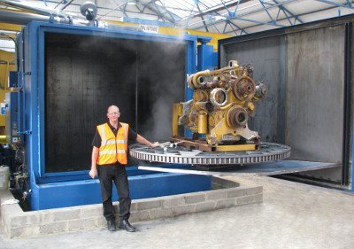 Washing Diesel Locomotive Engine and Parts - IPAX